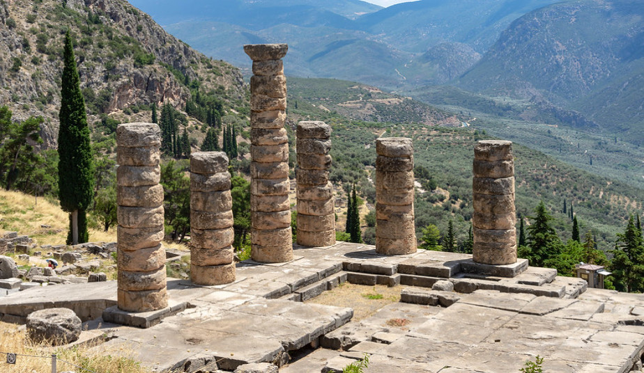 2 Day Private Tour in Delphi & the Monasteries of Meteora from Athens