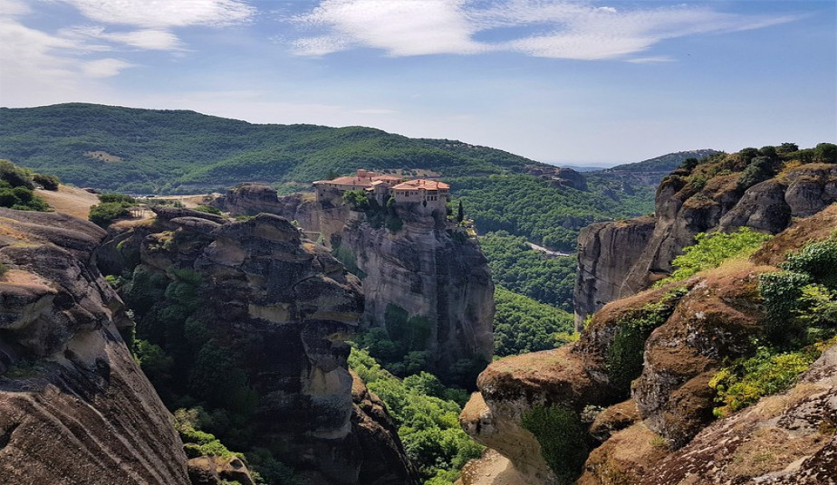 2 Day Private Tour in Delphi & the Monasteries of Meteora from Athens